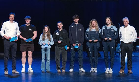 Bree - Bree zet sportkampioenen in de bloemetjes - Internetgazet