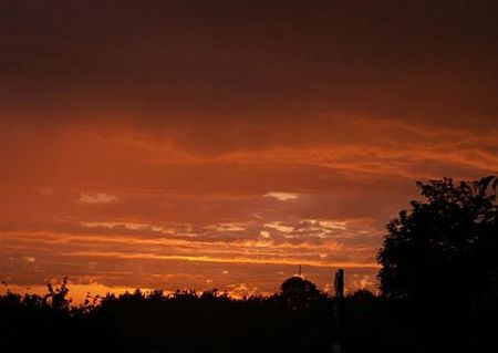 Lommel - De kleurige avondzon boven de Balendijk - Internetgazet