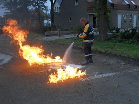 Hechtel-Eksel - Gemeentepersoneel leerde blussen - Internetgazet