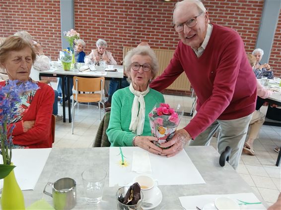 Beringen - Meimaand = bloemenmaand bij Okra Paal - Internetgazet