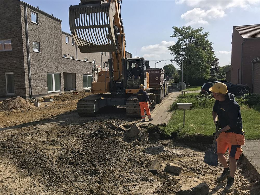 Houthalen-Helchteren - Straat ligt open voor rioleringswerken ... Houthalen-Helchteren - Straat ligt open voor rioleringswerken ...